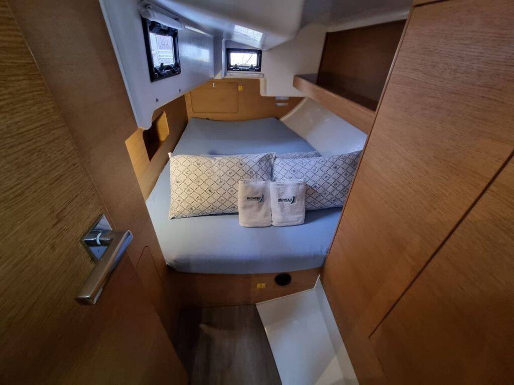 Detailed Elan E4 Review | Bruneko Yacht Charter Croatia